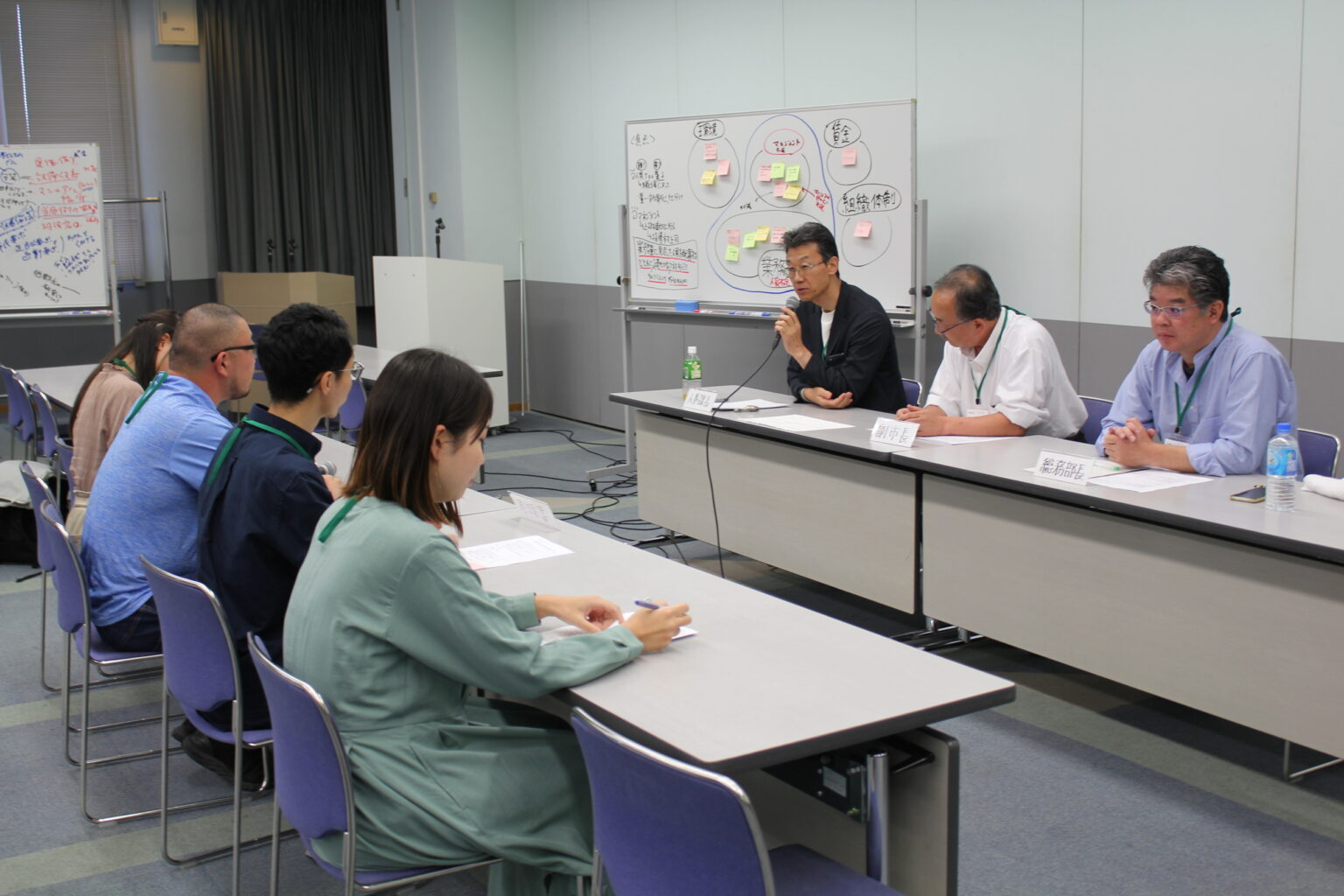 Union youth members learn negotiation process at mock table | 日本自治体労働組合総連合